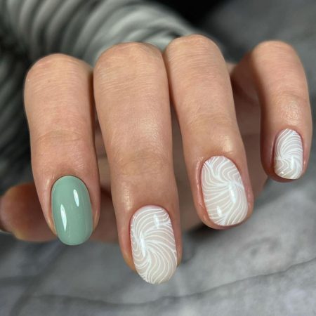 30 Top Round Nails Designs in 2024